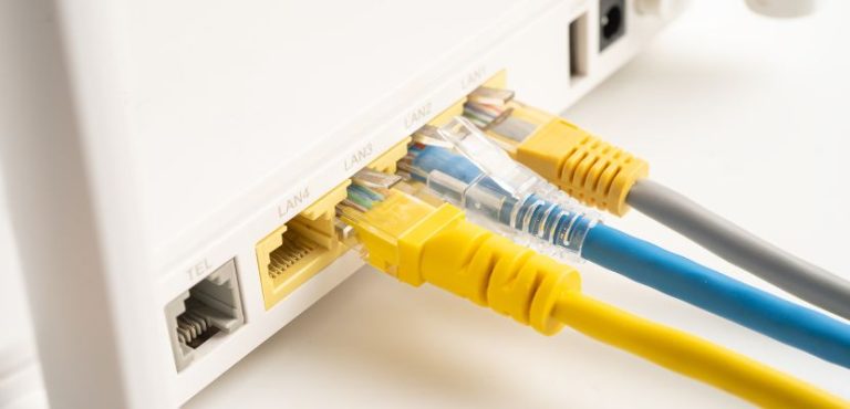 Qu'est-ce qu'un adaptateur réseau ? | phoenixNAP Glossaire informatique