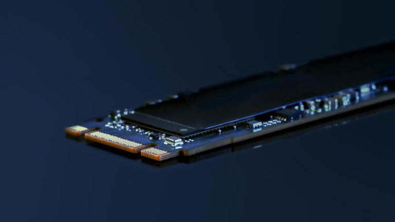 Qu'est-ce qu'un SSD ? | phoenixNAP Glossaire informatique