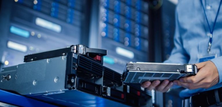 What Are Hardware Support Services? | phoenixNAP IT Glossary